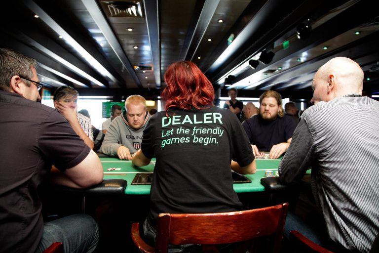 How To Become A Professional Poker Player - 6 Tips From A Pro