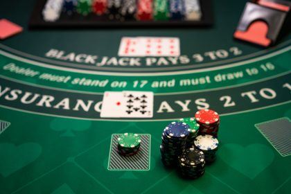 Essential Guide to Blackjack Hand Signals | Casino.org