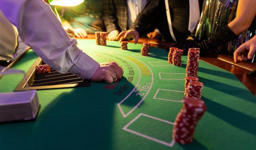 How to Host & Play Blackjack at Home: A Simple Guide