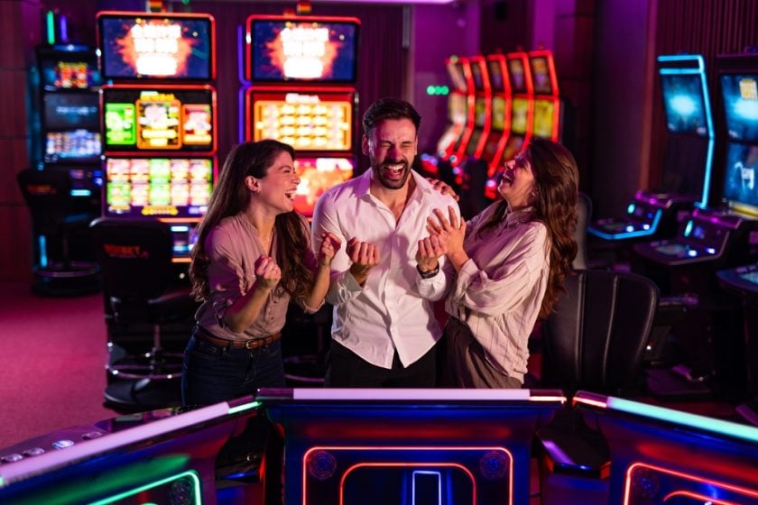 How to Win at the Casino: Smart Strategies That Improve Your Odds