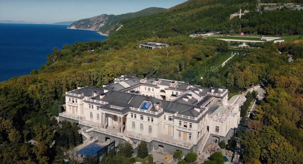 Vladimir Putin’s Secret Palace Contains Casino, Slots Arcade: Pictures