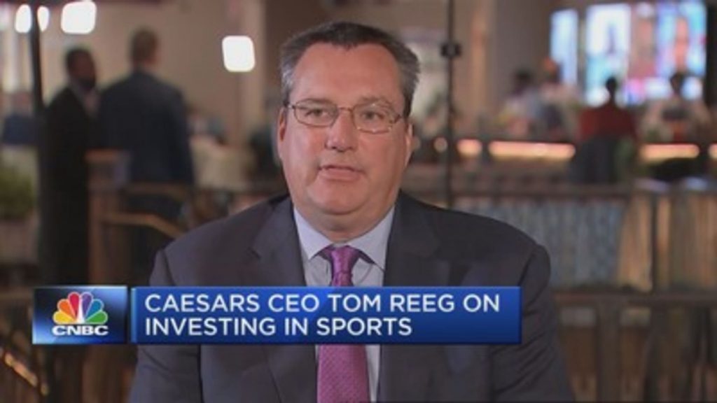 Caesars Plans Las Vegas Asset Sale in 2022, $1B Sports Betting Spend