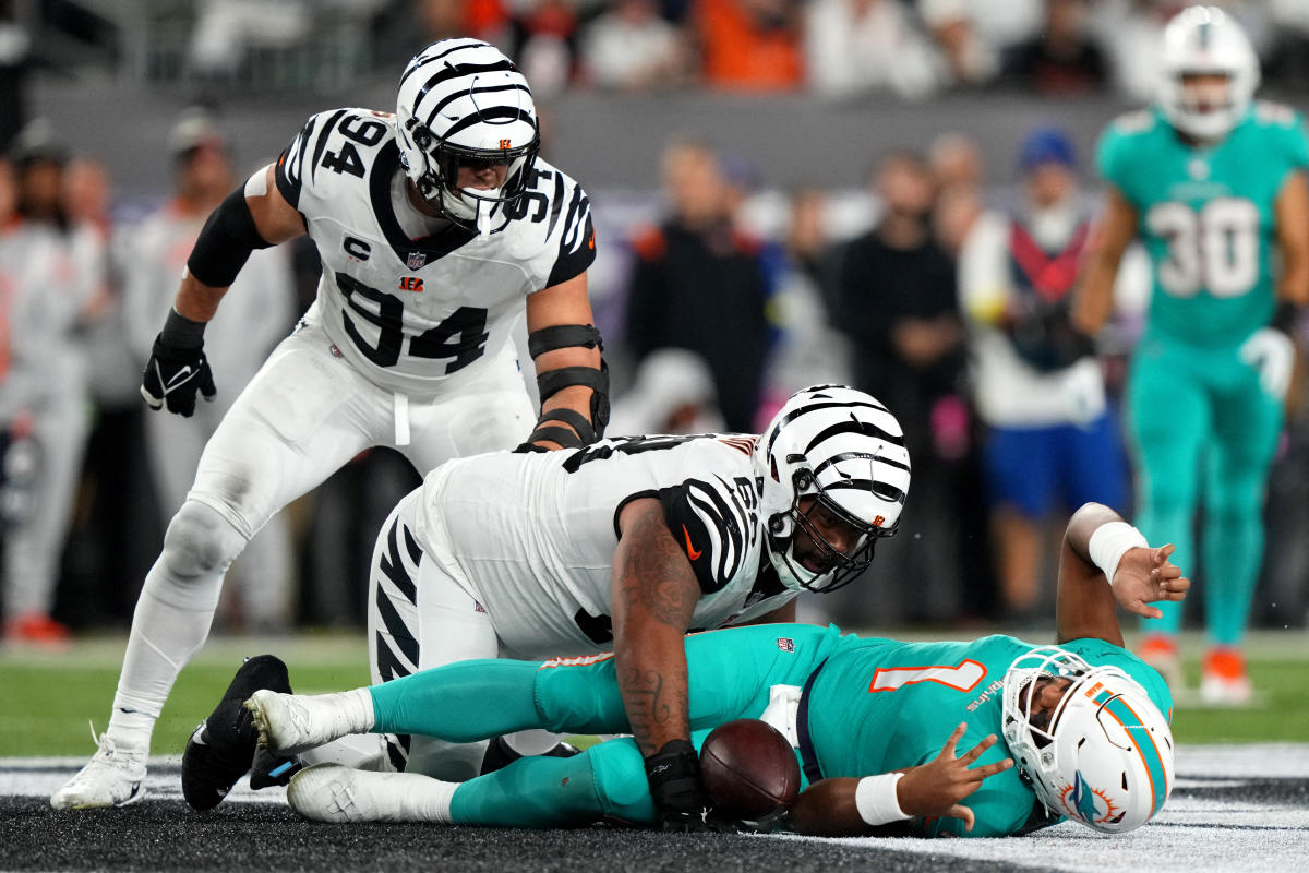 Miami Dolphins QB Tua Tagovailoa Out of Hospital, Suffers Neck and Head ... Miami Dolphins QB Tua Tagovailoa Out of Hospital, Suffers Neck and Head ...
