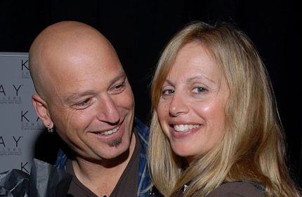 After Vegas Weed Misadventure, Howie Mandel Finds Wife in Pool of Blood ...