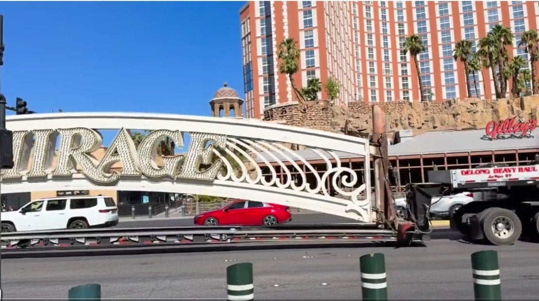 SIGN OFF: Mirage Las Vegas Entrance Arch Makes Its Exit - Casino.org