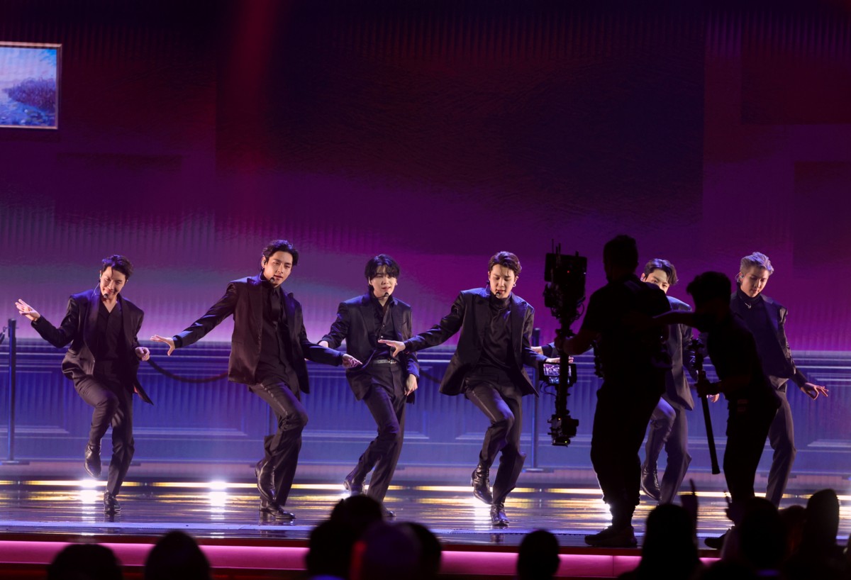 VEGAS MUSIC NEWS: BTS Pledges Allegiant, Metallica Close to Sphere ...