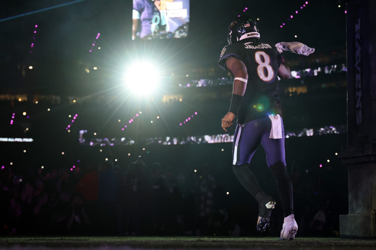 QB Lamar Jackson Will Start in Pivotal Game Against the Steelers