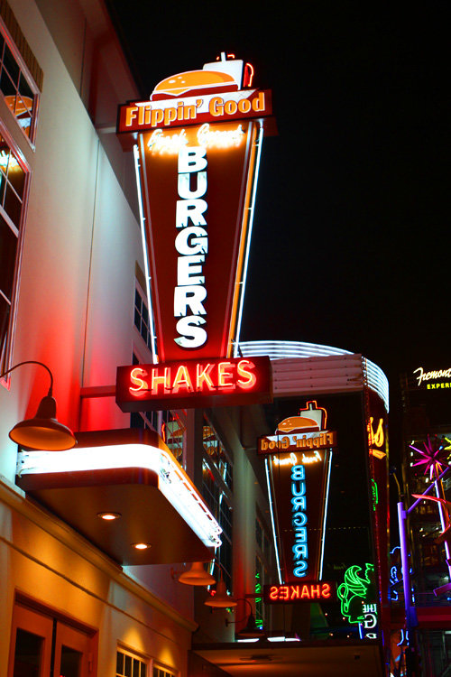 Sneak Preview: Flippin' Good Burgers & Shakes