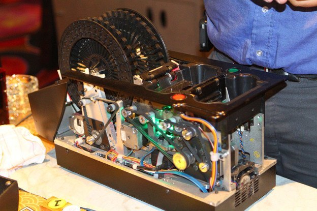 A Rare Look Inside a Casino Automatic Card Shuffler | Vital Vegas