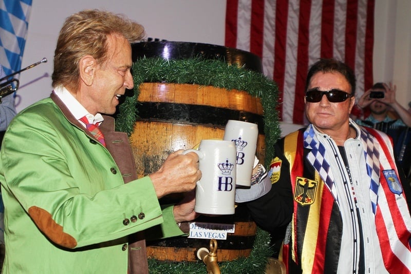 Roy Horn, of Iconic Magic Duo Siegfried & Roy, Dies at 75