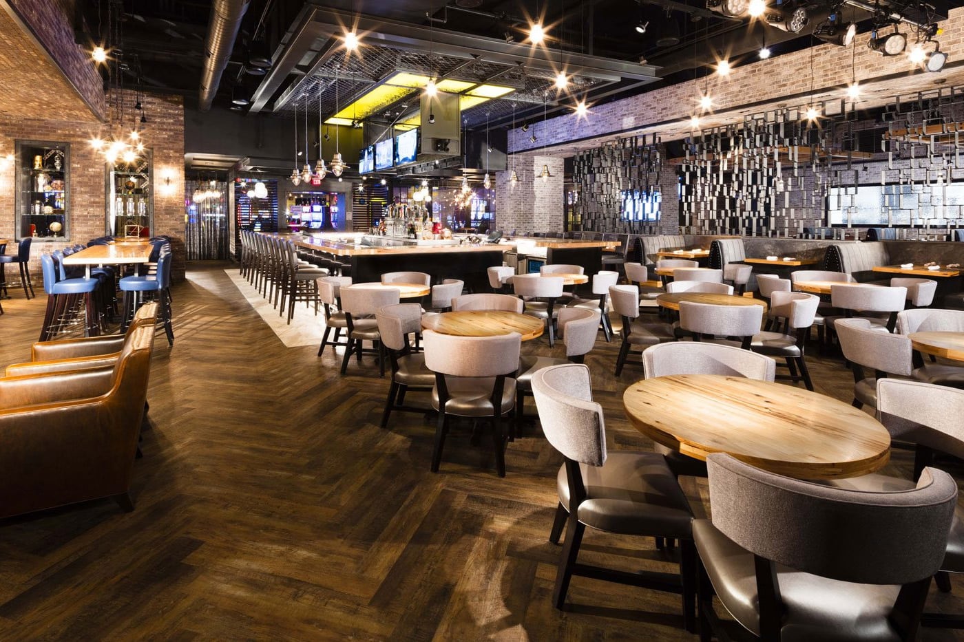 Fremont Casino Quietly Reveals Tony Roma's Replacement: Neon Fork ...